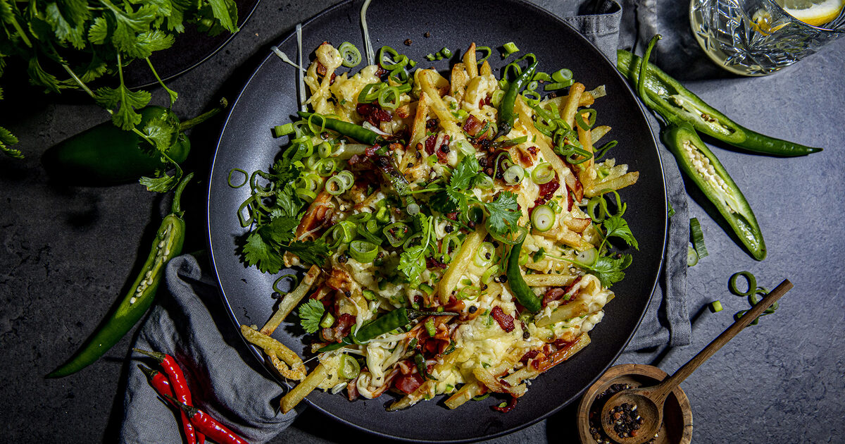 Loaded fries med BBQ-dipp | Skikkelig Digg Mat