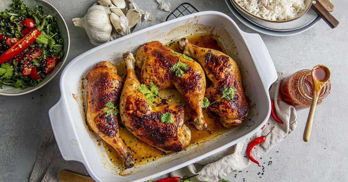 Ovnsbakte kyllinglår med grønnkålsalat | Skikkelig Digg Mat